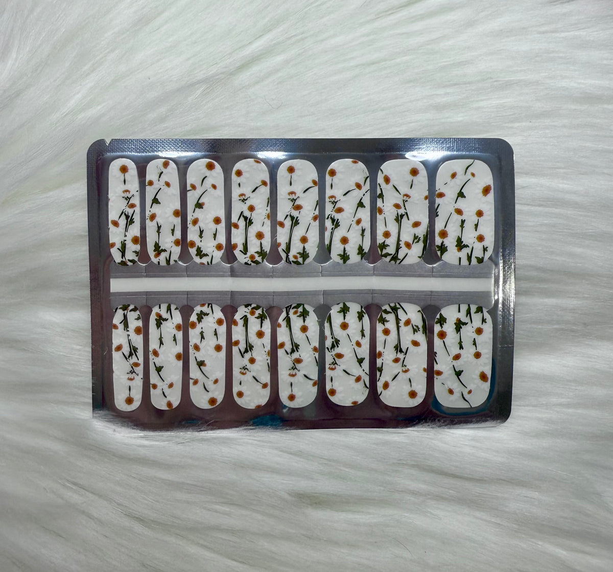 Daisy Field - Overlay – Momma Cats Nail Wraps